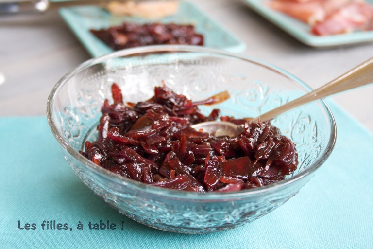 Confit d’oignons rouges au vinaigre balsamique – Les filles, à table