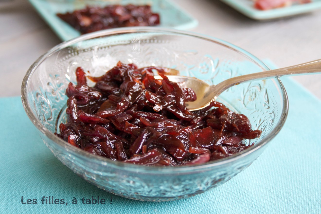 Confit d’oignons rouges au vinaigre balsamique – Les filles, à table