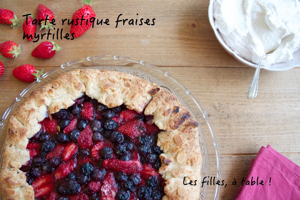 Tarte rustique aux fraises et myrtilles – Les filles, à table