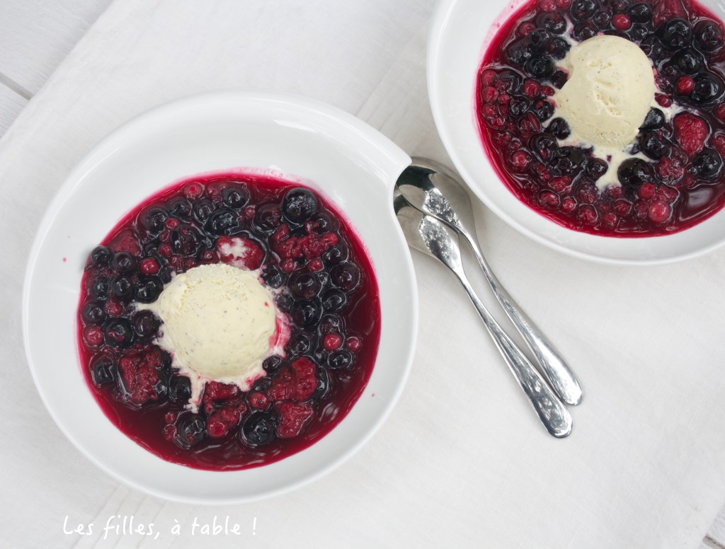 Soupe de fruits rouges au pineau des Charentes – Les filles, à table