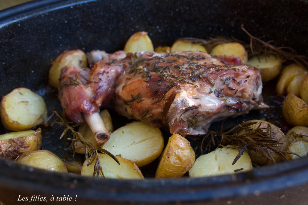 Cabri rôti au thym et romarin – Les filles, à table