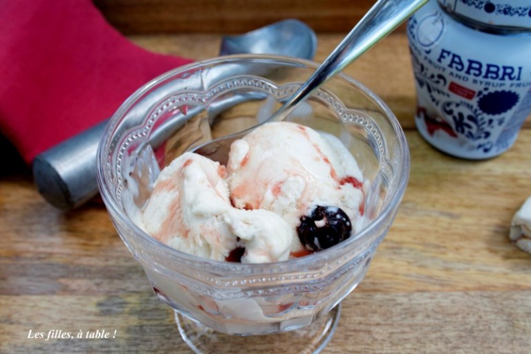 Glace à l’amande, cerises amarena et nougat tendre (sans sorbetière ...