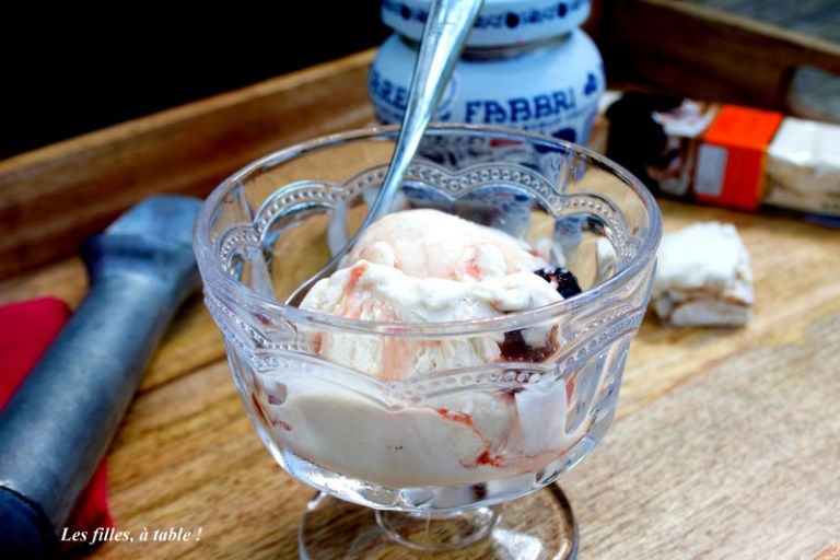 Glace à l’amande, cerises amarena et nougat tendre (sans sorbetière ...