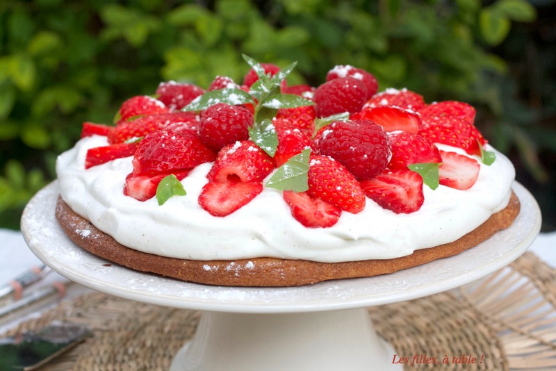 Tarte aux fraises chantilly sur sablé breton – Les filles, à table