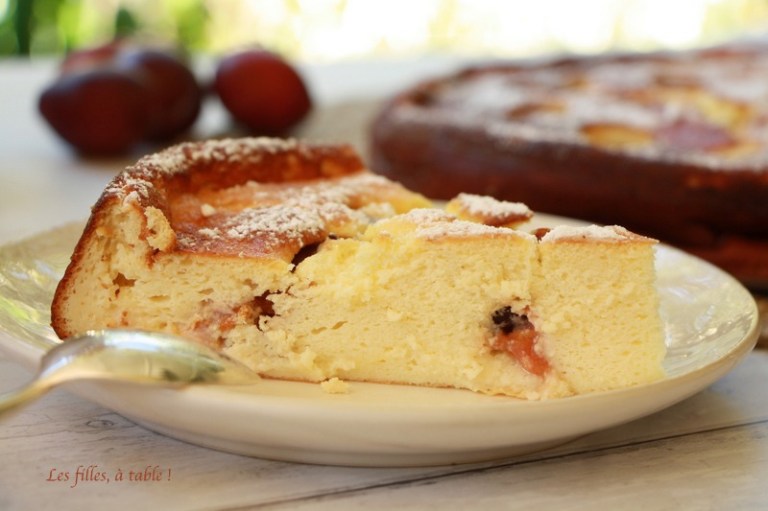 Gâteau au fromage blanc et prunes d’ente – Les filles, à table
