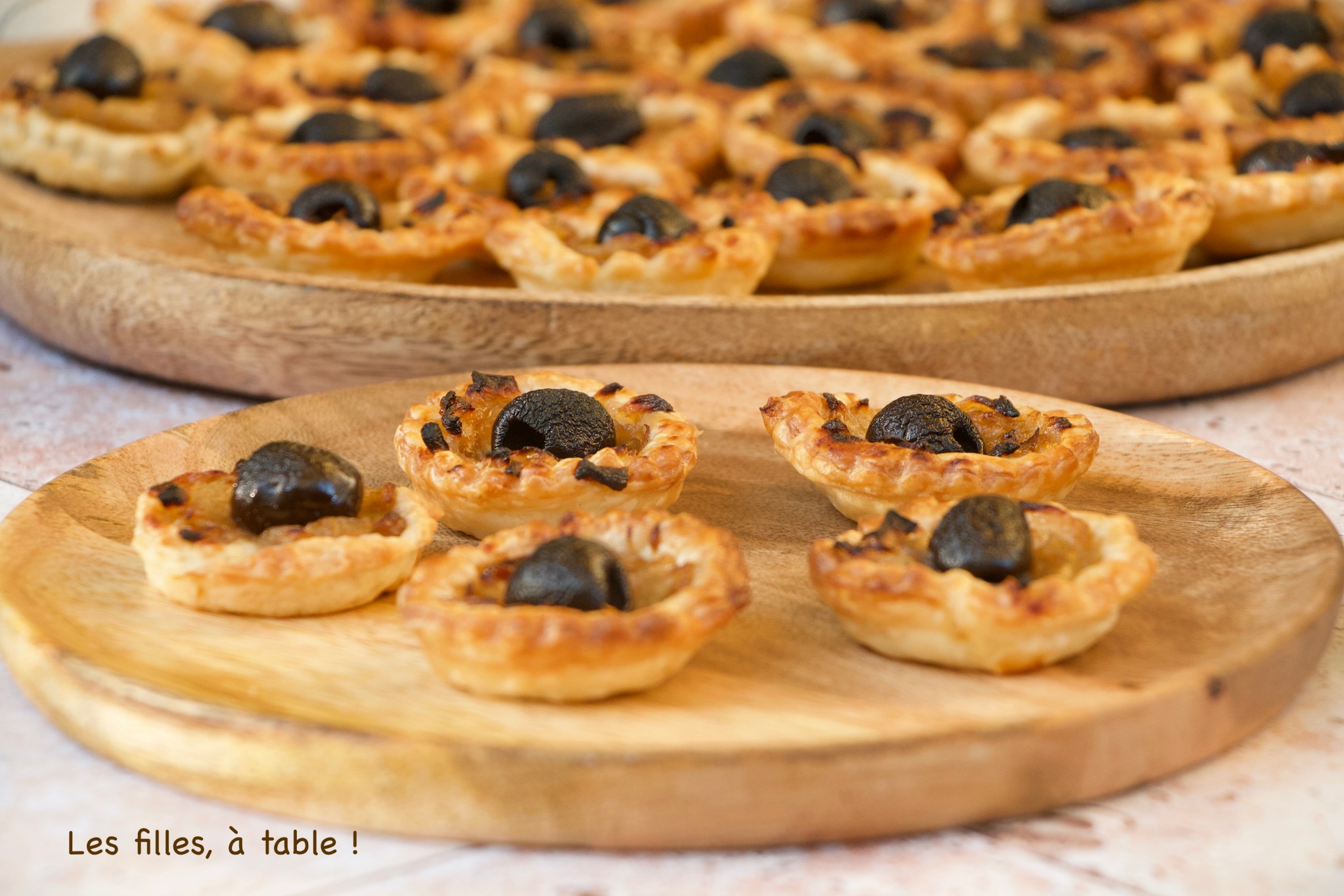 Mini tartelettes façon pissaladière – Les filles, à table